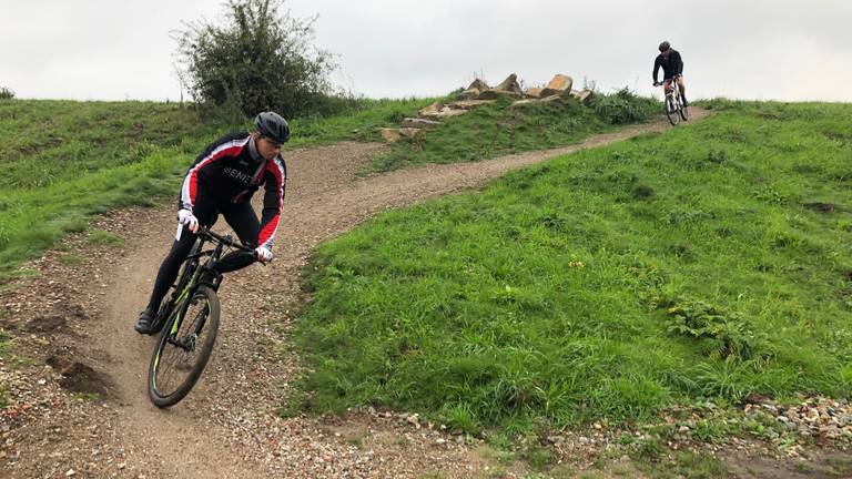 Mountainbiken Op Voormalige Vuilstort Is Niet Voor Watjes Testrit Op