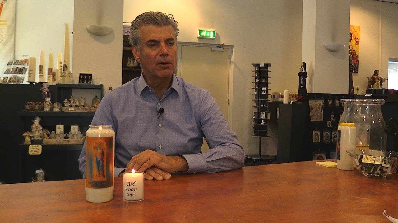 Kaarsen voor de Heilige Corona zijn niet aan te slepen: 'Lang ...