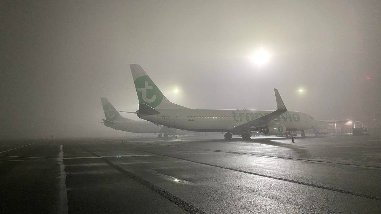 Mistige ochtend speelt Eindhoven Airport parten: vluchten uren ... Mistige ochtend speelt Eindhoven Airport parten: vluchten uren ...