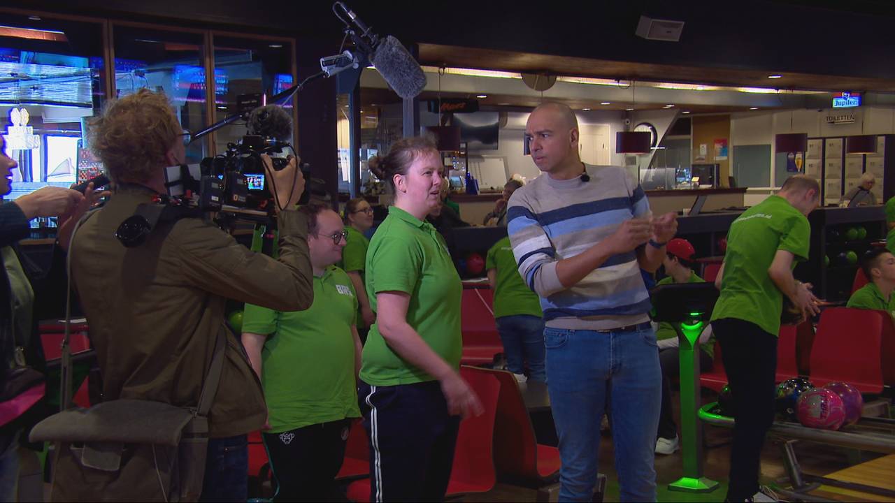 Tim en Lieke doen mee aan de Special Olympics en worden gevolgd in tv ...