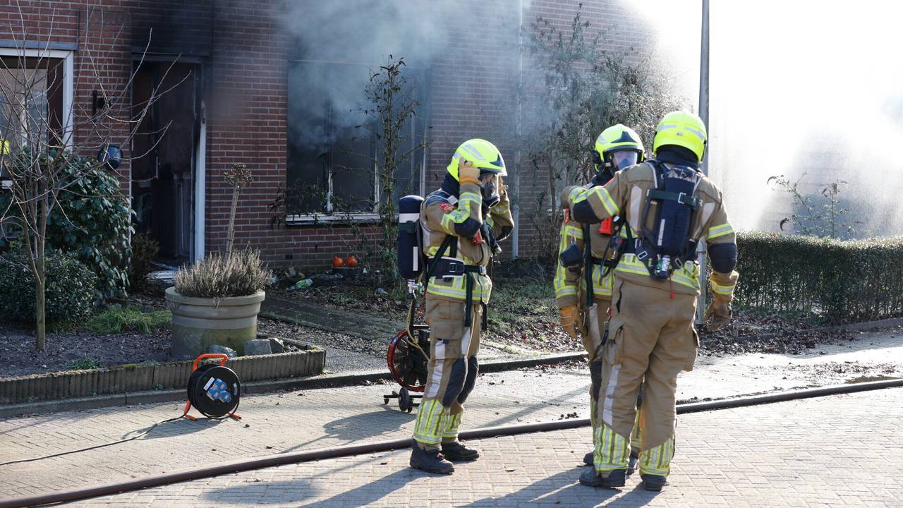 Ontploffing en uitslaande brand in huis in Huijbergen, één man gewond ...
