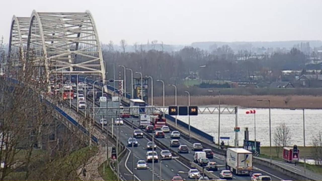 Merwedebrug gaat een nacht dicht voor inspecties: flink omrijden ...