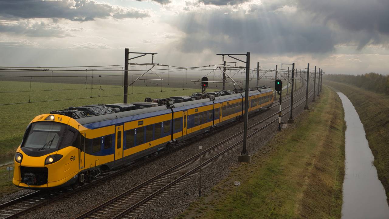 Nieuwste Intercity van NS gaat rijden tussen Amsterdam, Rotterdam en ...