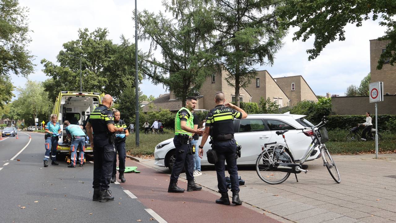 Fietser gewond na aanrijding met auto - Omroep Brabant