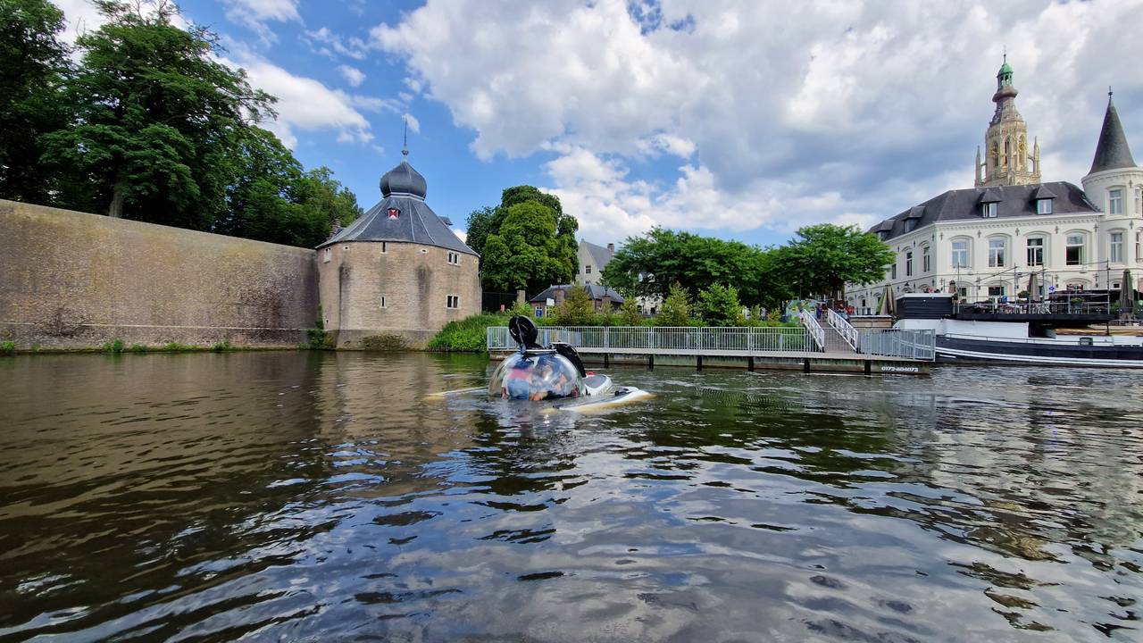 Duikboot in Breda, maar duiken gaat niet door fietsen en winkelwagens ...