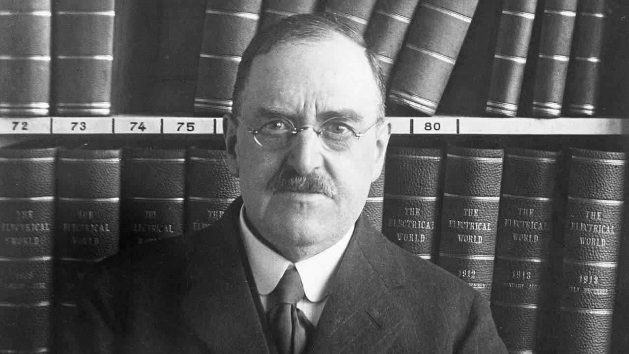 Standbeeld voor Gerard Philips, broer Anton en neef Frits gingen hem ...