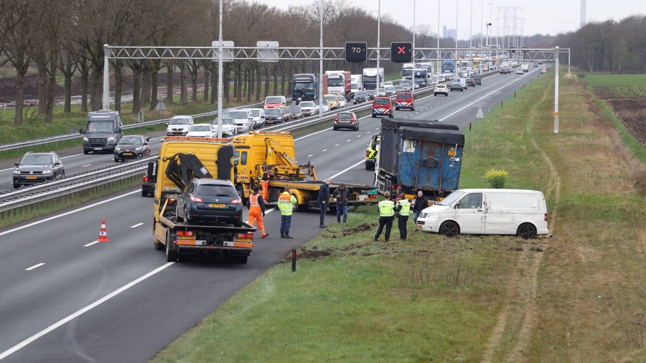 Lange file op A58 van Eindhoven naar Tilburg na ongeval, weg wel weer vrij - Omroep Brabant