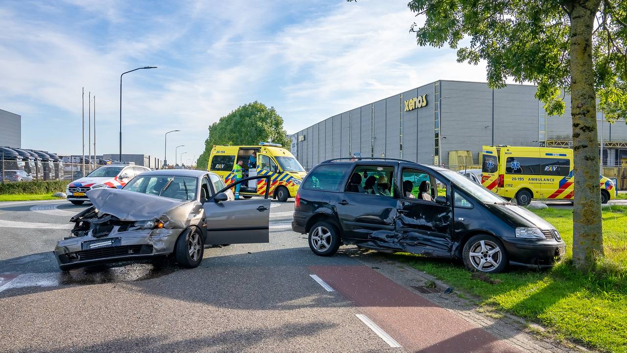 112-nieuws: gewonden bij ongeval in Waalwijk • auto vliegt in brand ...