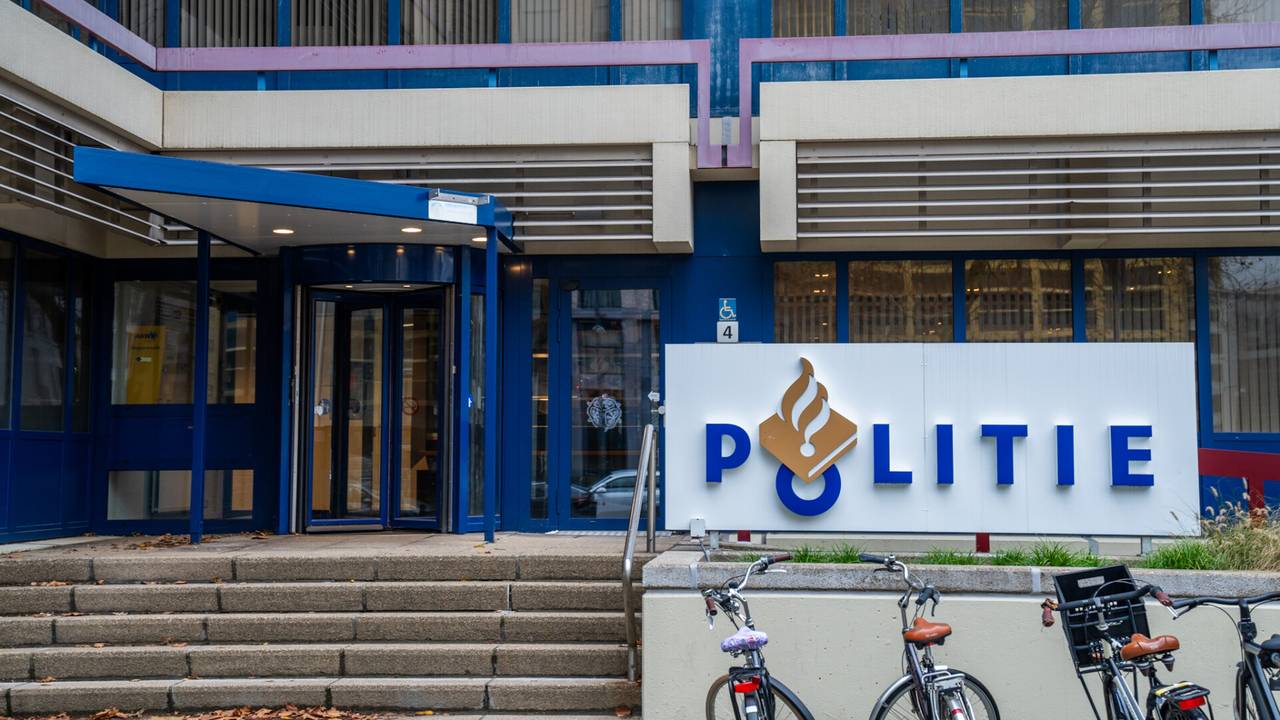 'Mogelijk explosieve stof' gevonden bij politiebureau, EOD haalt het weg - Omroep Brabant