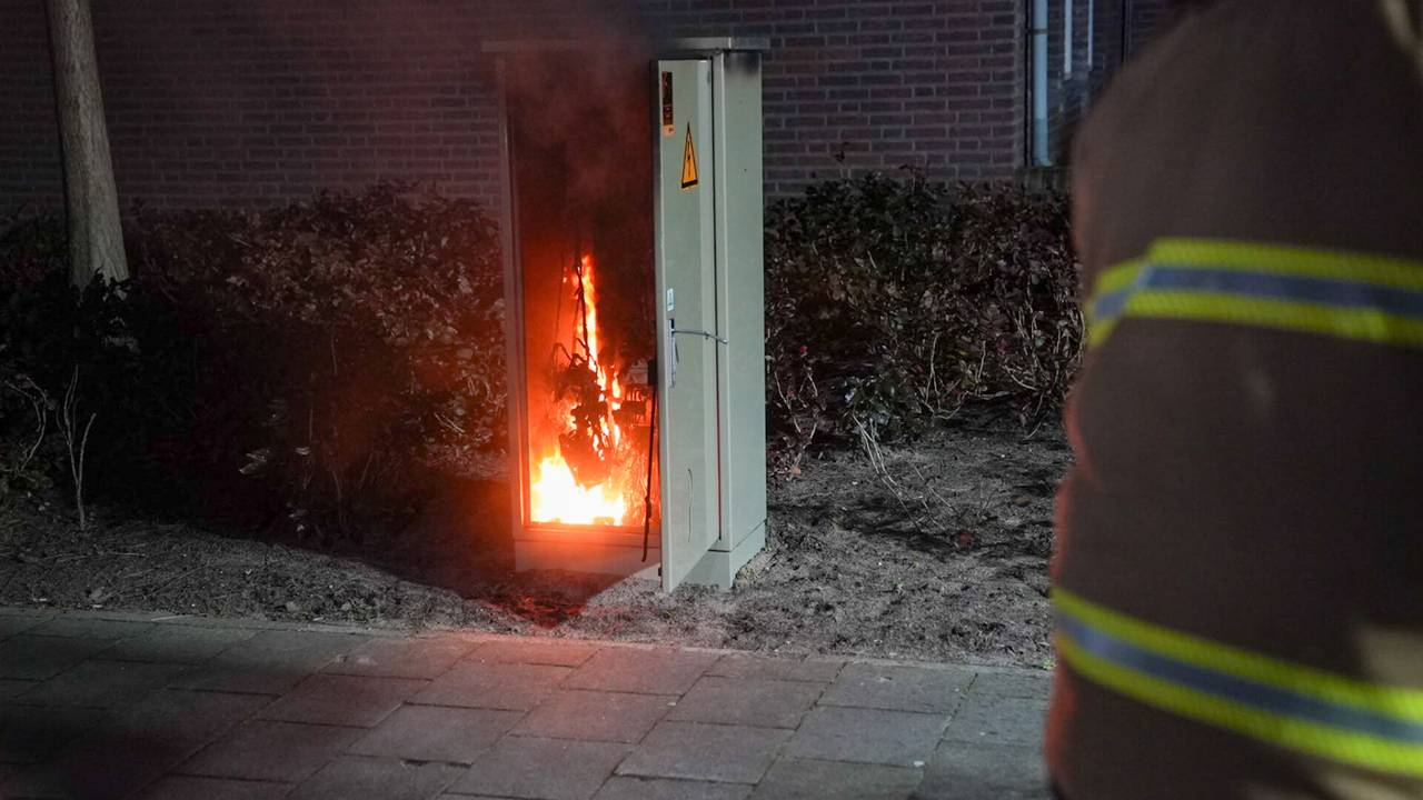 112-nieuws: stroomstoring na brand in stroomkast • bus vliegt in brand ...