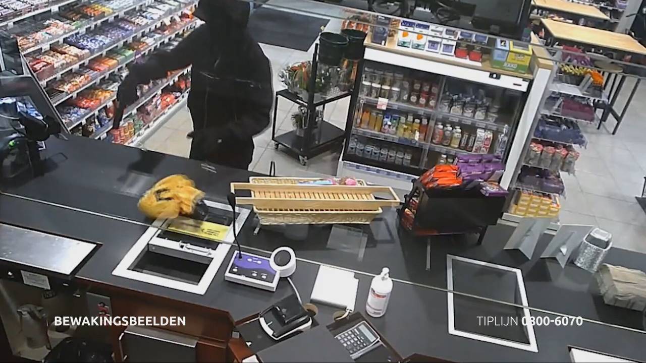 Pompbediende bedreigd met pistool voor een tientje en wat kleingeld ...