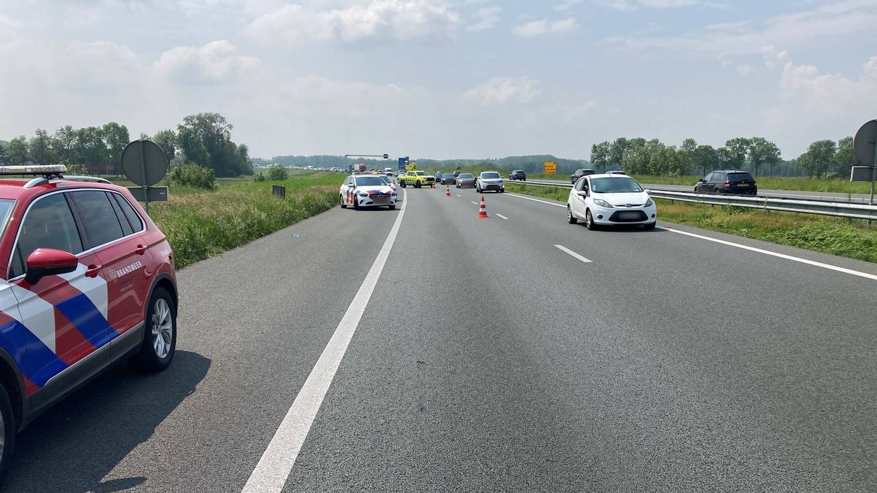Flinke file op A50 door ongeluk: weg inmiddels weer vrij - Omroep Brabant