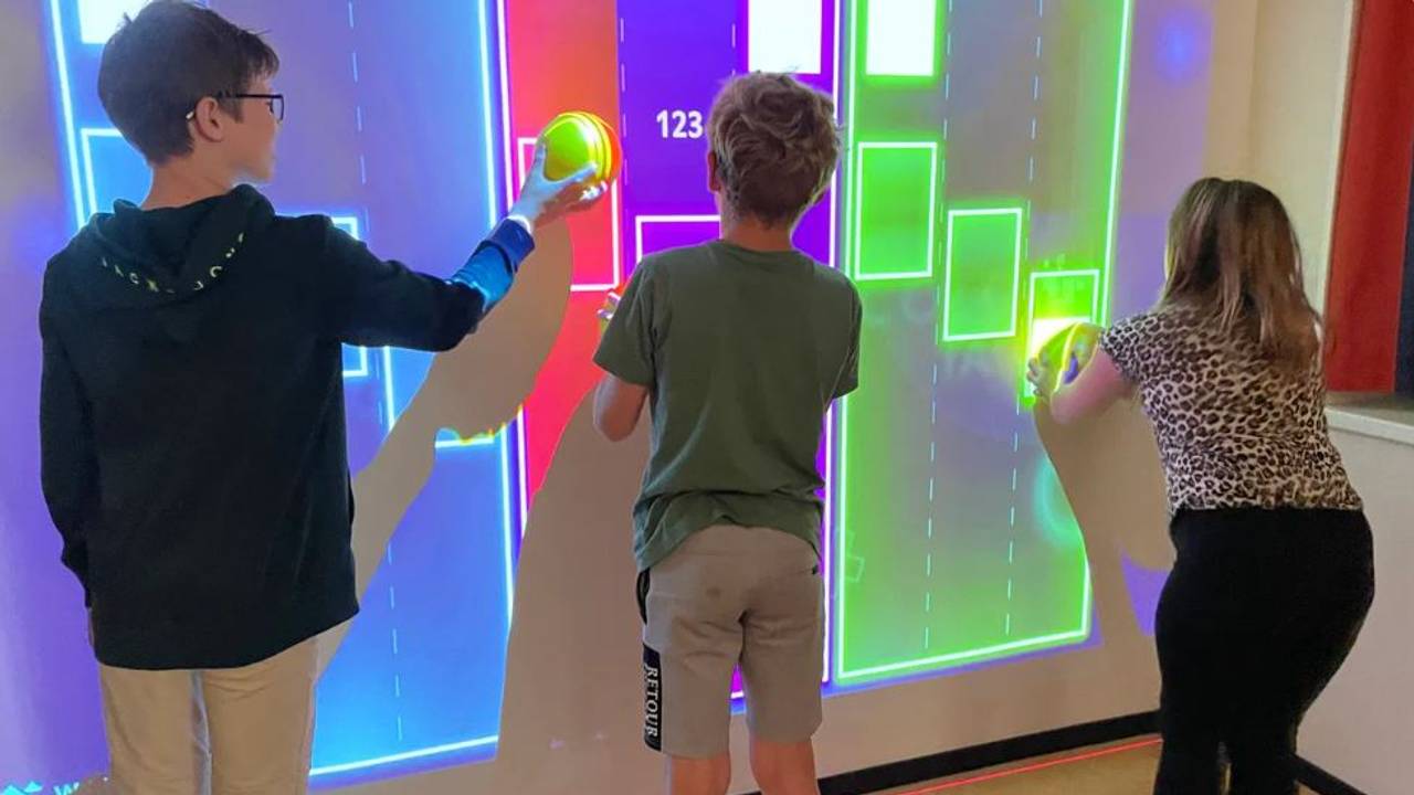 Deze interactieve speelmuur brengt zieke kinderen weer in beweging ...