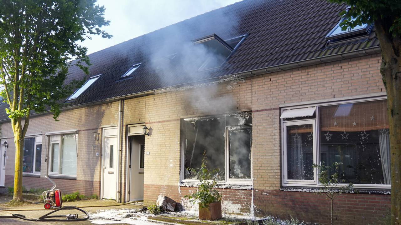 Uitslaande brand veroorzaakt flinke schade in huis Helmond - Omroep Brabant
