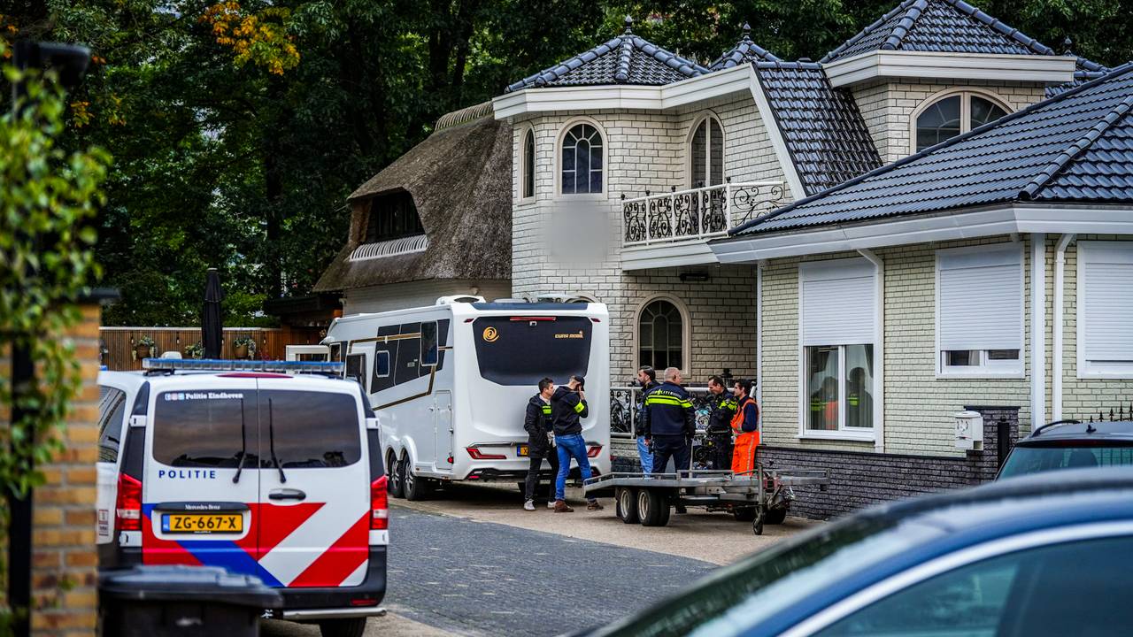 Inval op woonwagenkamp bekend van tv-serie, vijf mannen opgepakt - Omroep Brabant