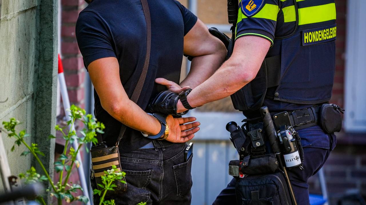 Vrouw zwaargewond bij steekpartij, twee mensen opgepakt - Omroep Brabant