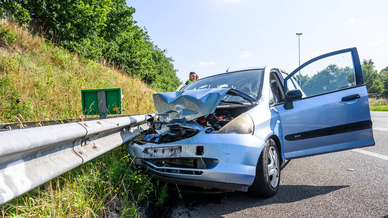 Gewonde bij botsing auto's op A58 - Omroep Brabant