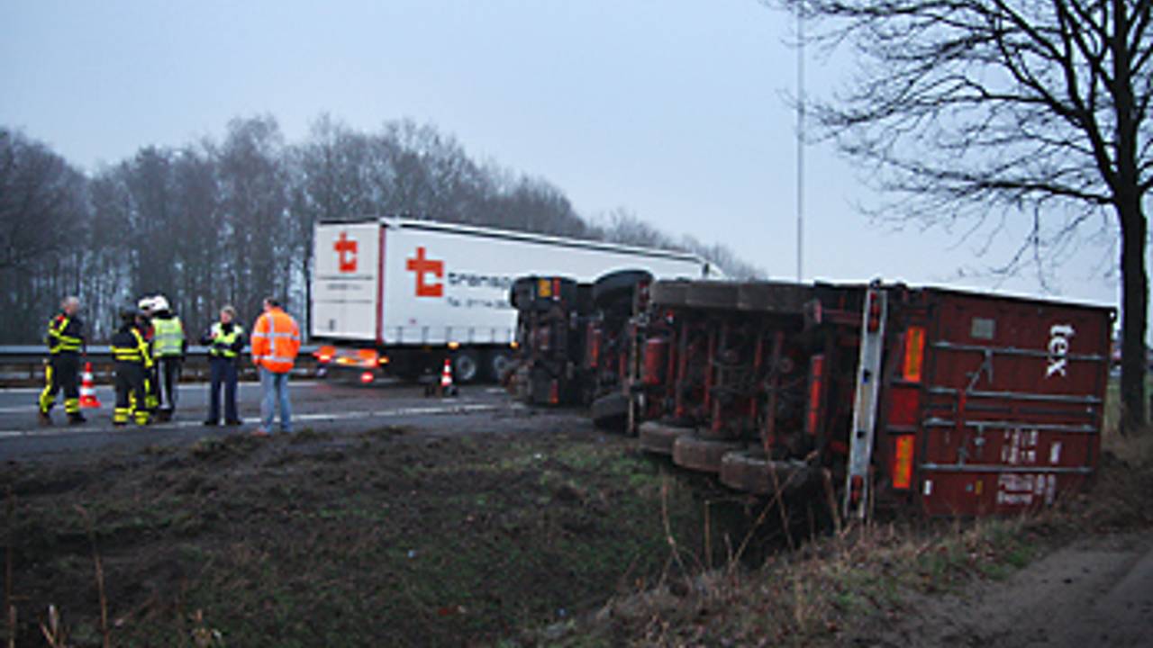 Snelweg A58 lange tijd dicht na ongeluk - Omroep Brabant