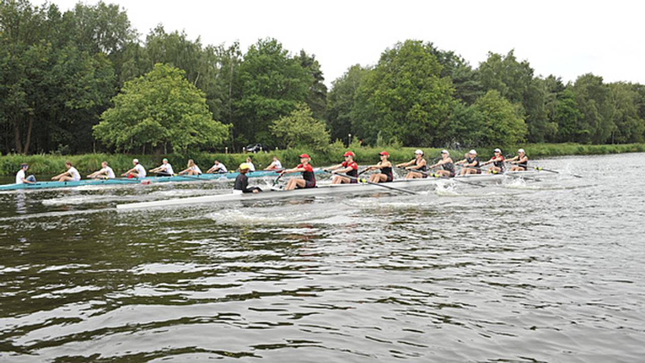 Eindhovense studenten roeien de Friese Elfstedentocht - Omroep Brabant