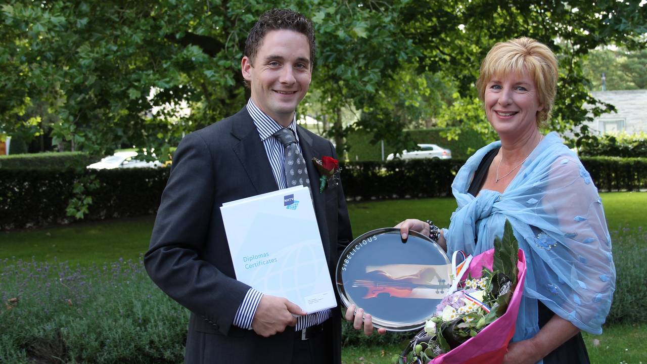 NHTV Breda reikt 20.000e diploma uit - Omroep Brabant