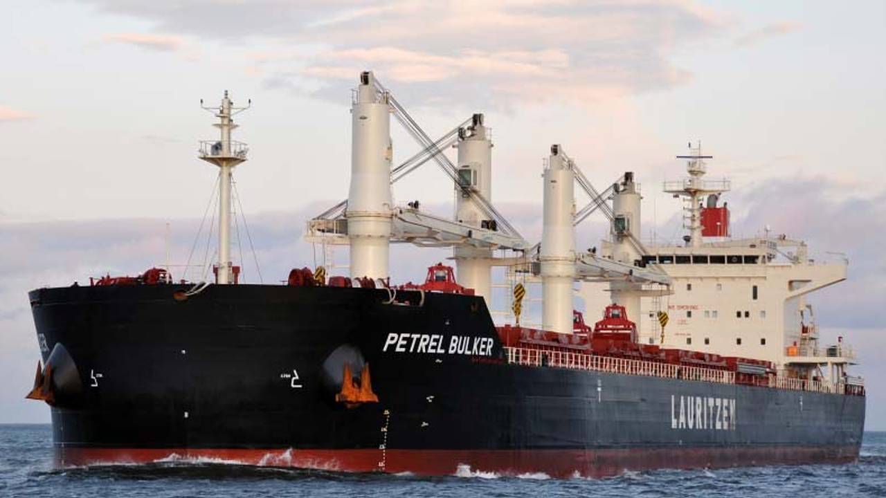 Grootste schip dat ooit haven Moerdijk aandeed - Omroep Brabant