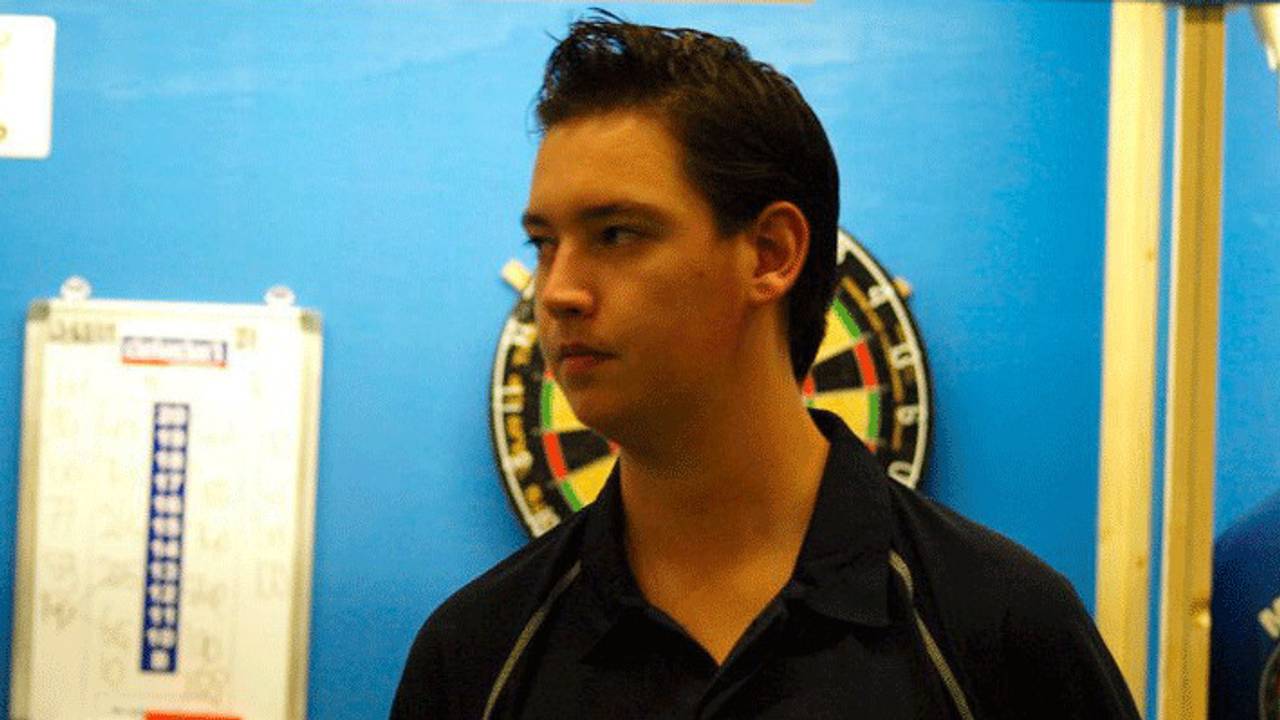 Slecht dartsdebuut Gino Vos bij PDC - Omroep Brabant