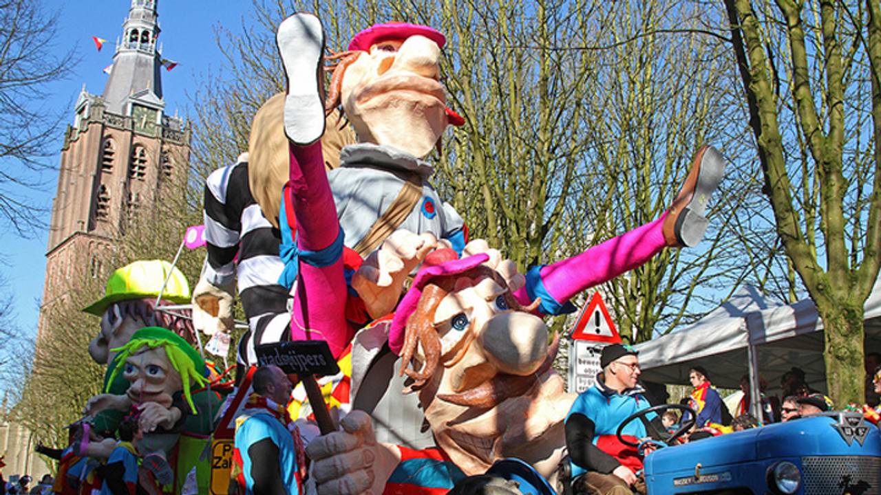 Bossche kroegbazen zingen voor goed doel tijdens carnaval - Omroep Brabant