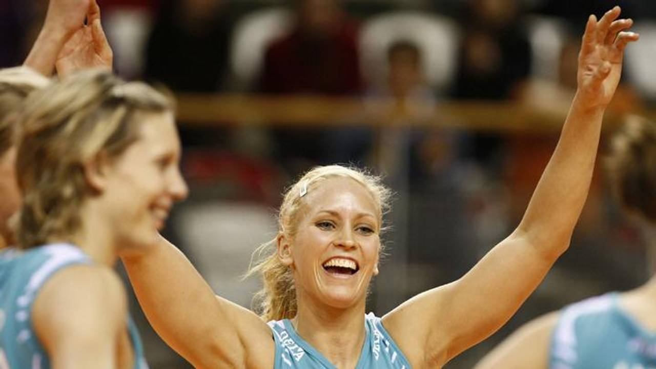 Kim Staelens verslaat België bij rentree Nederlands volleybalteam ...