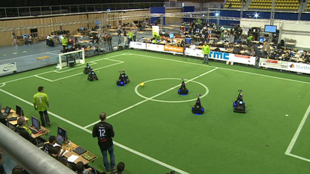 Eindhovense Robots maken zich op voor voetbaltoernooi - Omroep Brabant