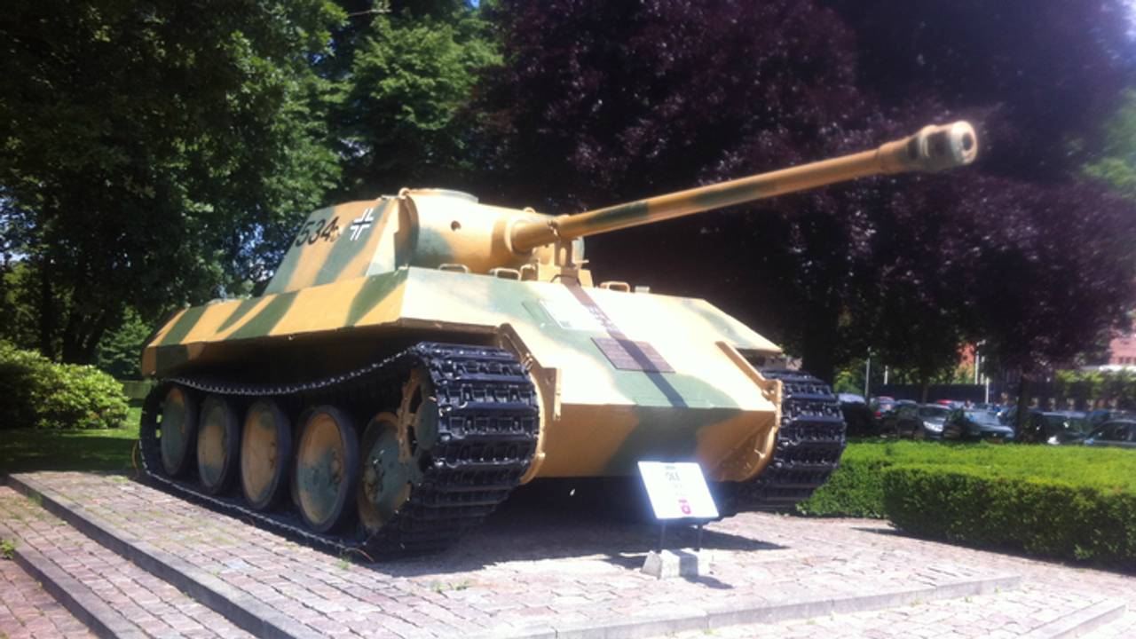Oranje-gekleurde tank in Wilhelminapark Breda in ere hersteld - Omroep ...