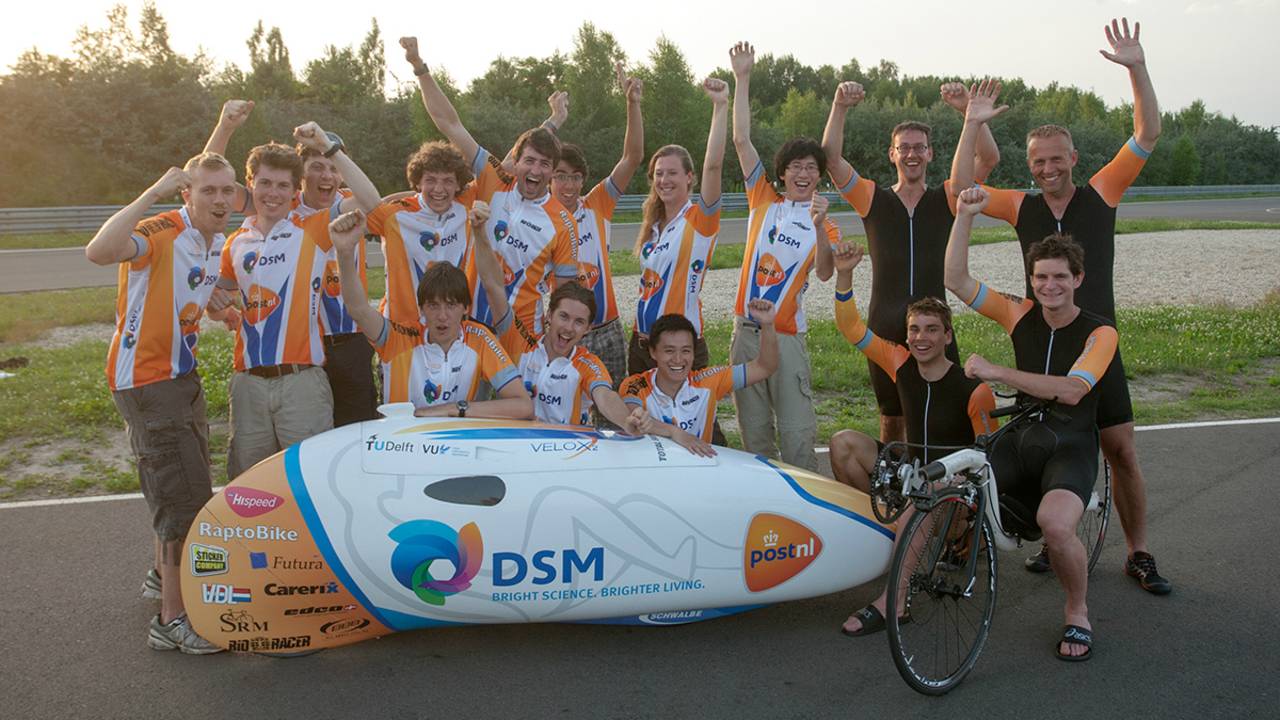 Wereldrecord ligfietsen Wil Baselmans uit Eersel eindigt in Duits ...