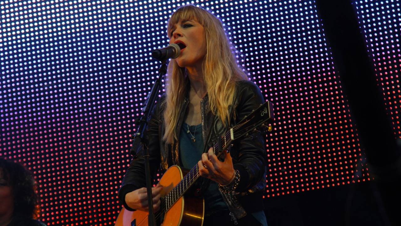 Ilse DeLange het nieuwe gezicht van de appelmoes van HAK uit Giessen ...