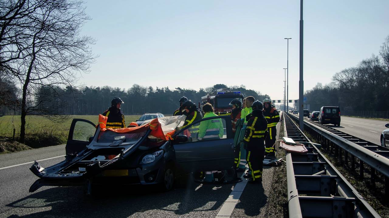 Flinke file door ongeluk met drie auto's op A58 bij Moergestel - Omroep Brabant