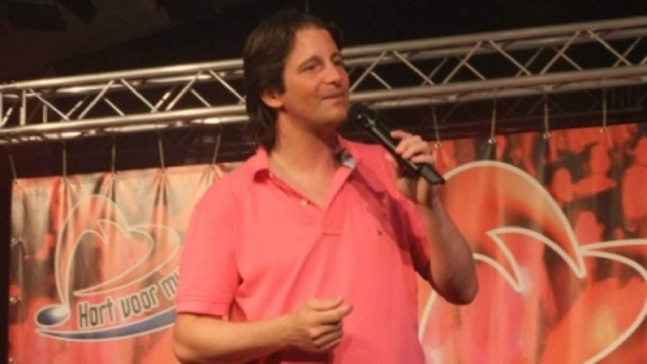 Zanger Henk Damen uit Oss vliegt de Album Top 100 binnen - Omroep Brabant