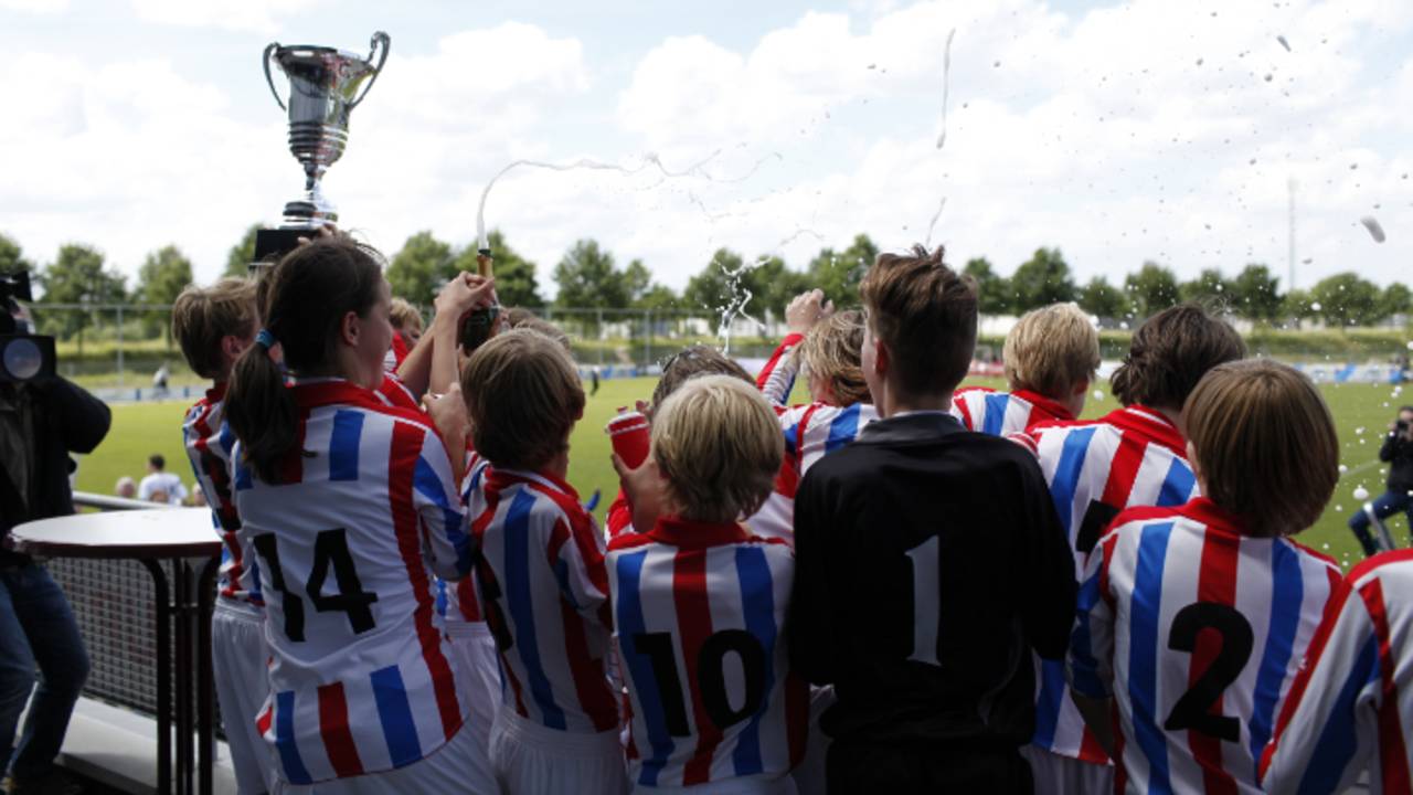 Omroep Brabant Cup: JEKA uit Breda klopt HVCH in finale D-jeugd ...