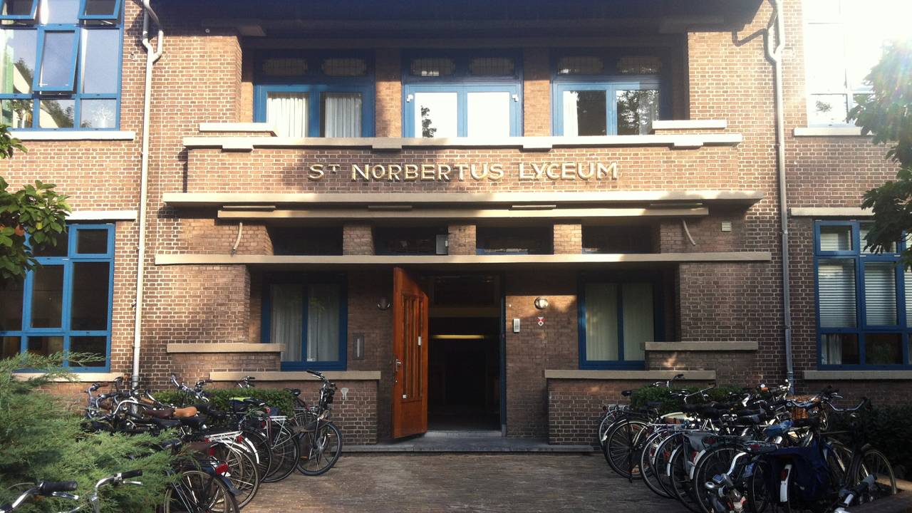 Norbertus College in Roosendaal heeft al 40 jaar uitzicht op de kosmos ...