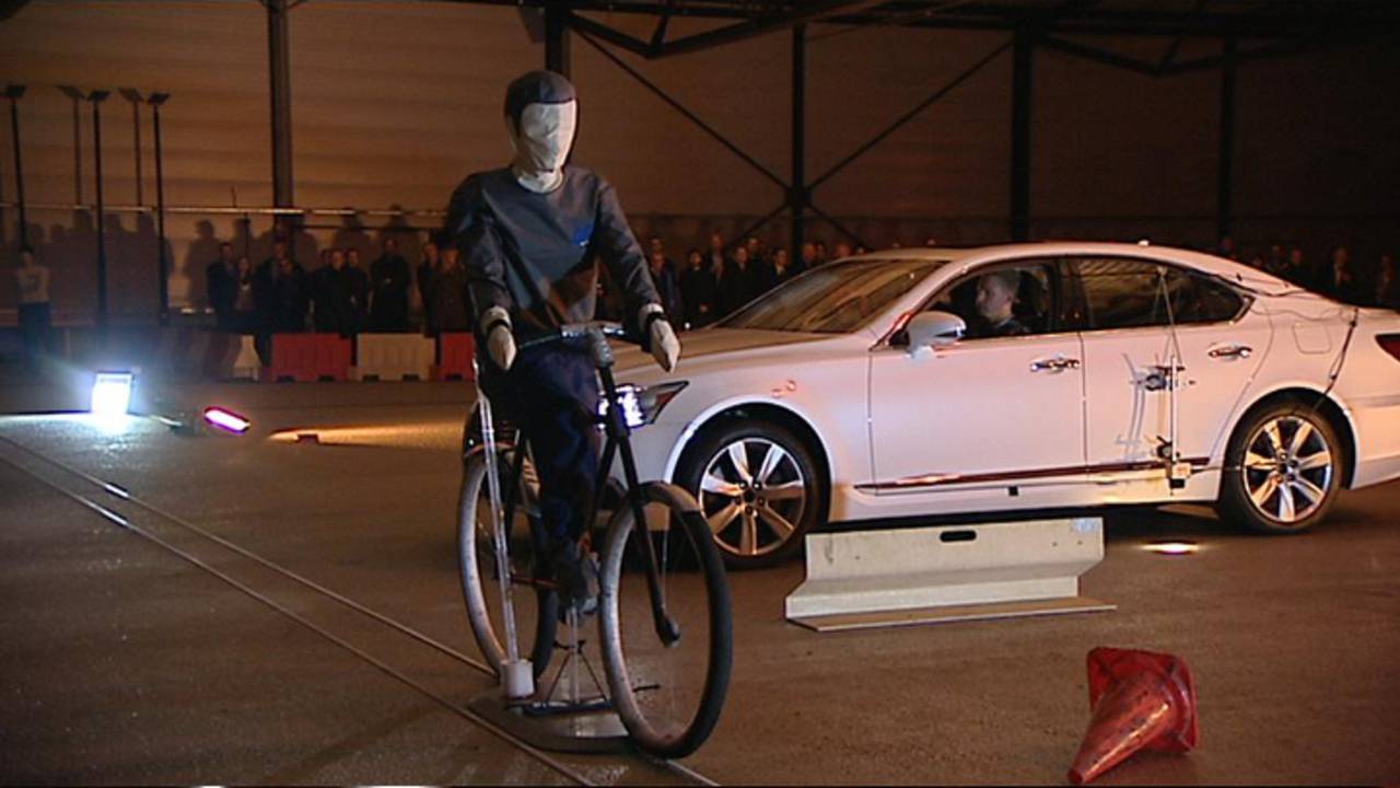 Fabriekshal van TNO in Helmond dé plek om nieuwe verkeerstechnieken te ...