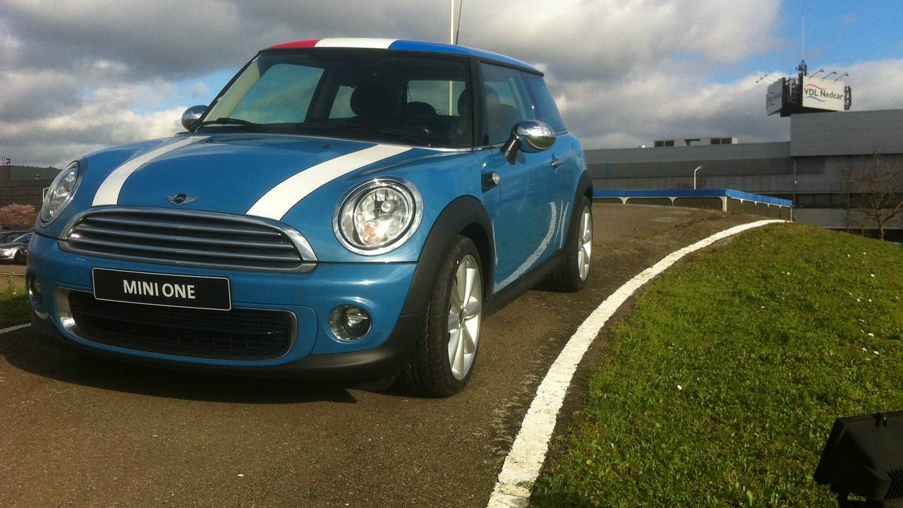 VDL Nedcar heeft tweeduizend werknemers nodig voor productie MINI Hatch ...