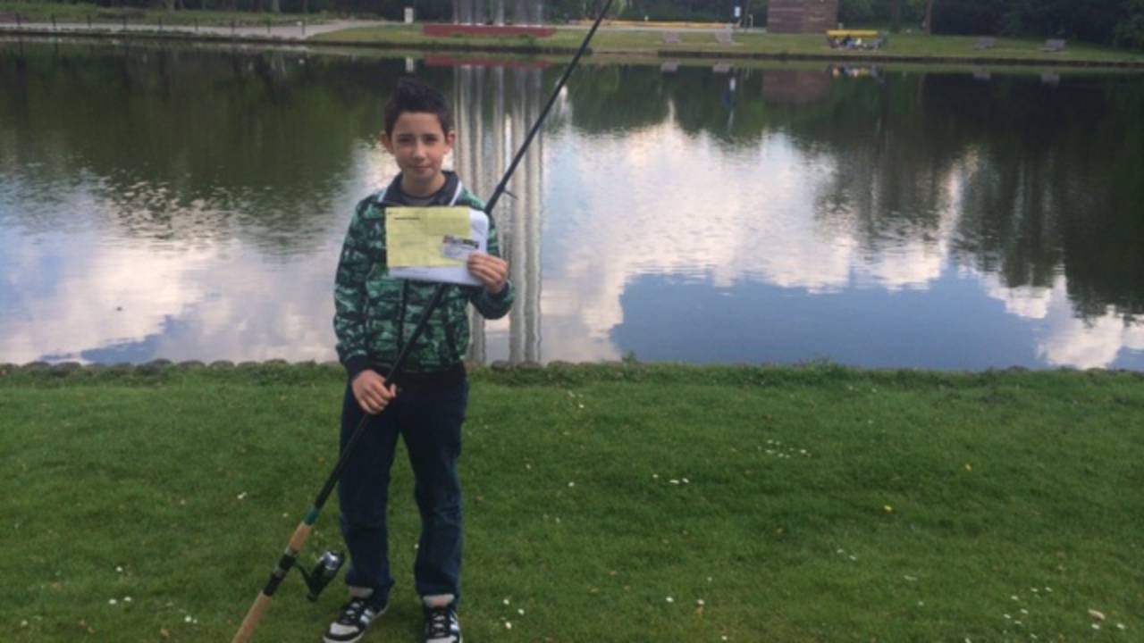 12-jarige Ramon van den Boom bekeurd tijdens vissen in Eindhoven ...