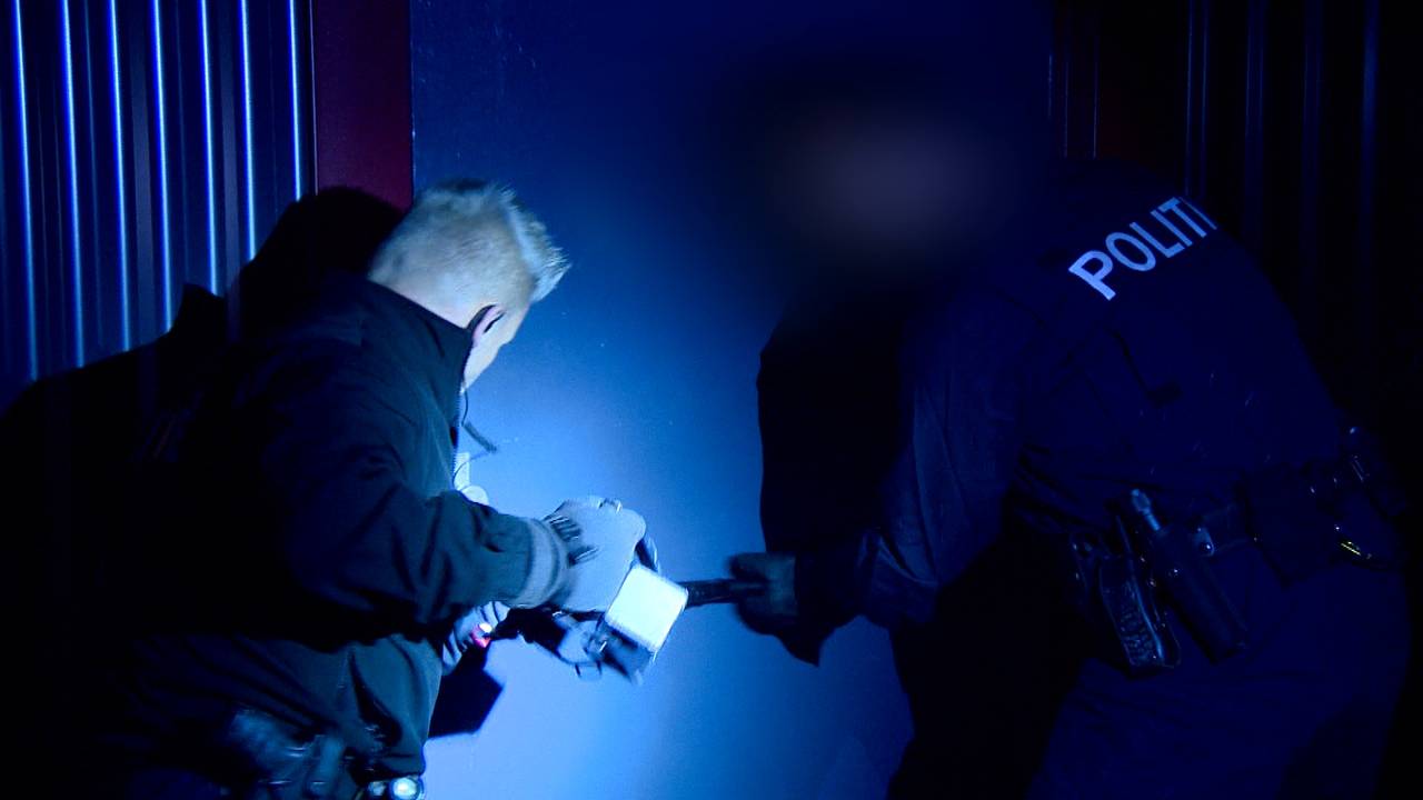 Zo rolt de politie een bende ladingdieven op: met een stormram en meer ...