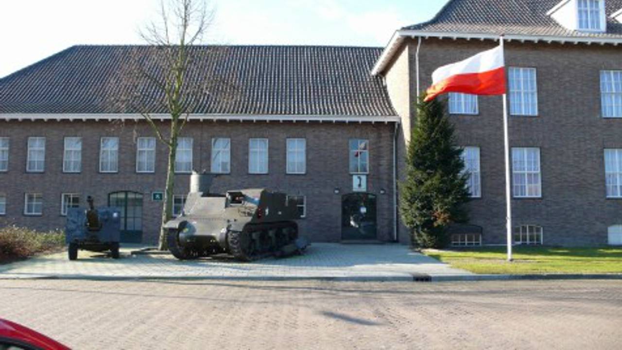 Generaal Maczek Museum Breda moet na 17 jaar weg uit kazerne - Omroep ...