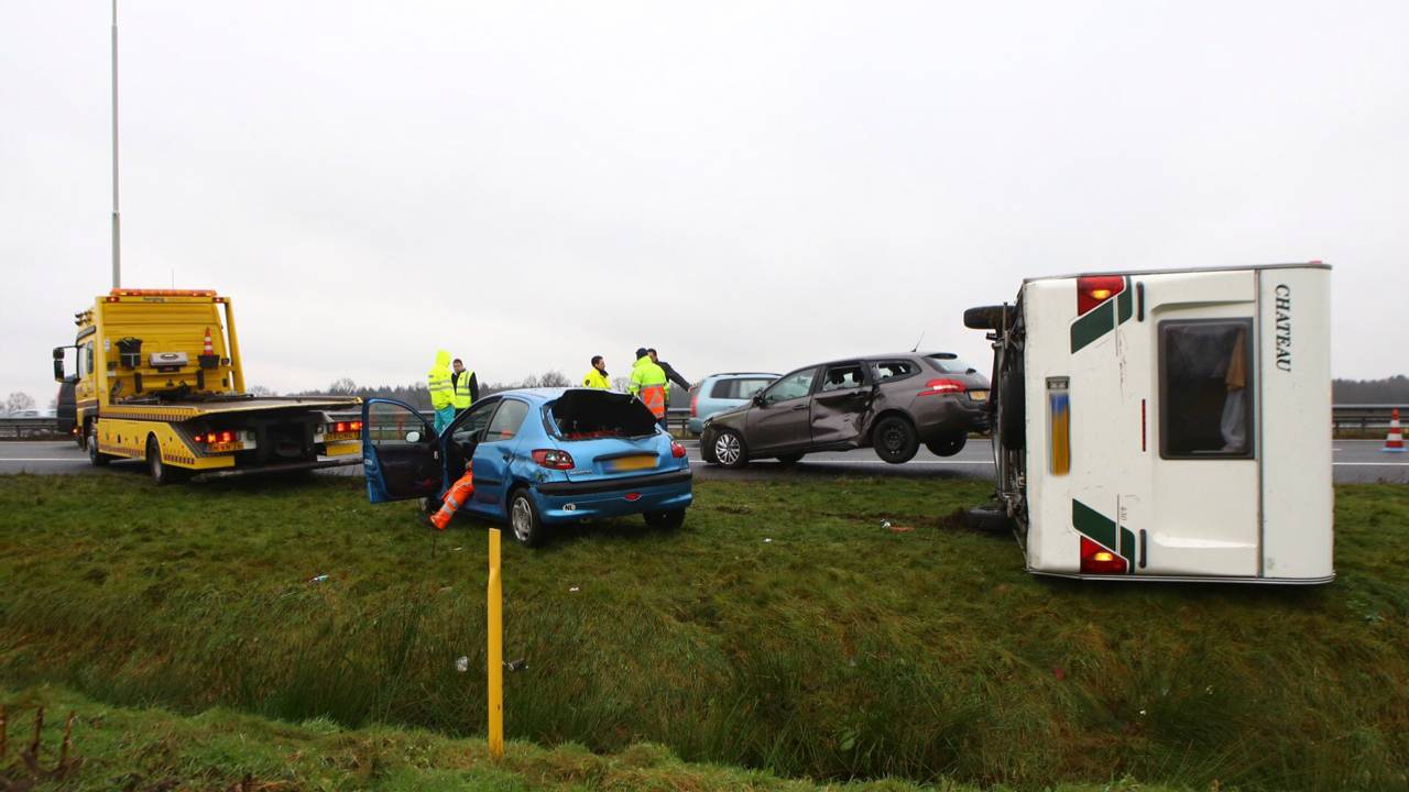 Botsing met caravan op A58 bij Oirschot - Omroep Brabant