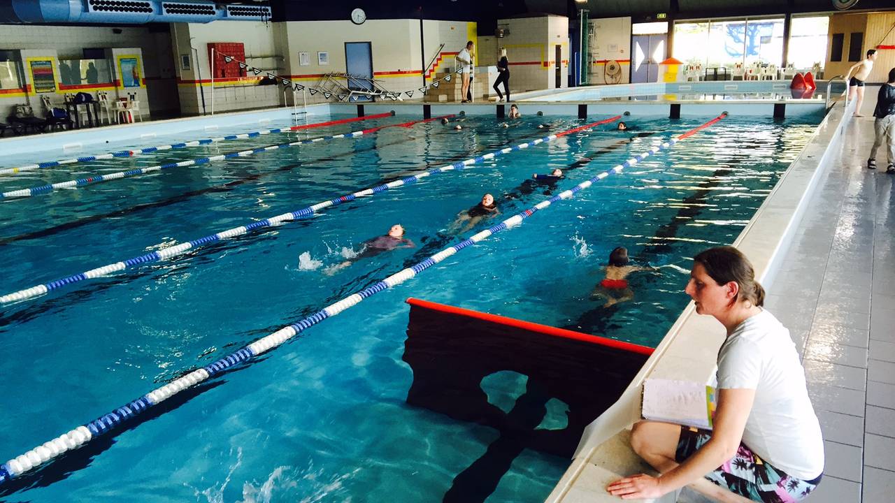 Zwembad De Smelen in Geldrop dreigt te verdwijnen, raad wil niet verder ...