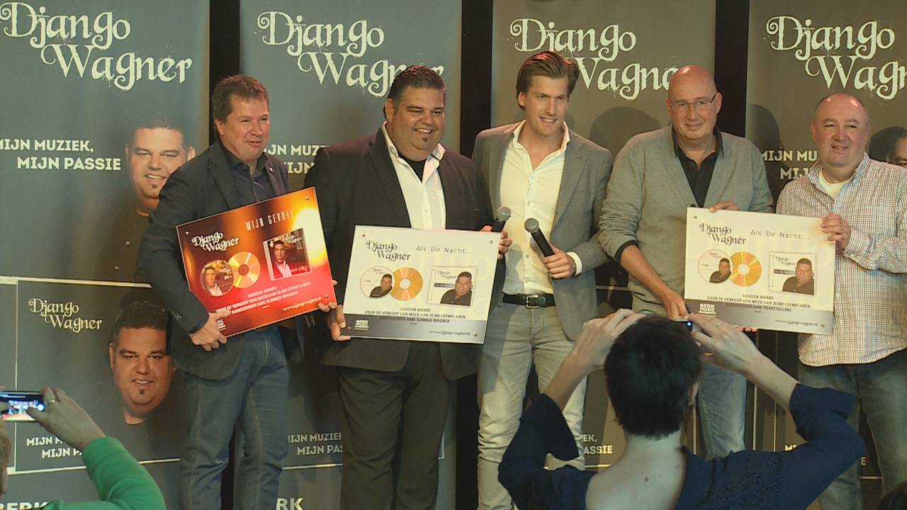 Zanger Django Wagner overladen met dubbelgoud bij presentatie van zijn ...