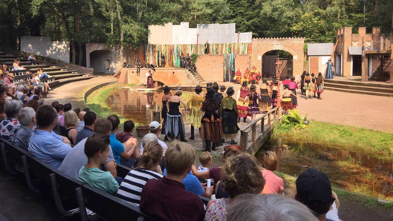 Gemengd toneelspelen mocht alleen in openluchttheater: De Kersouwe in ...