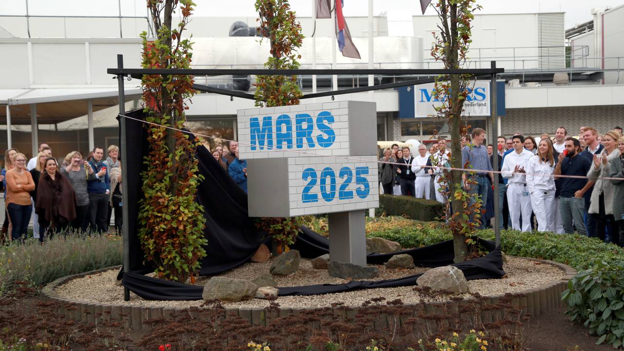 Kunstwerk symboliseert investering van 100 miljoen euro in Mars-fabriek ...