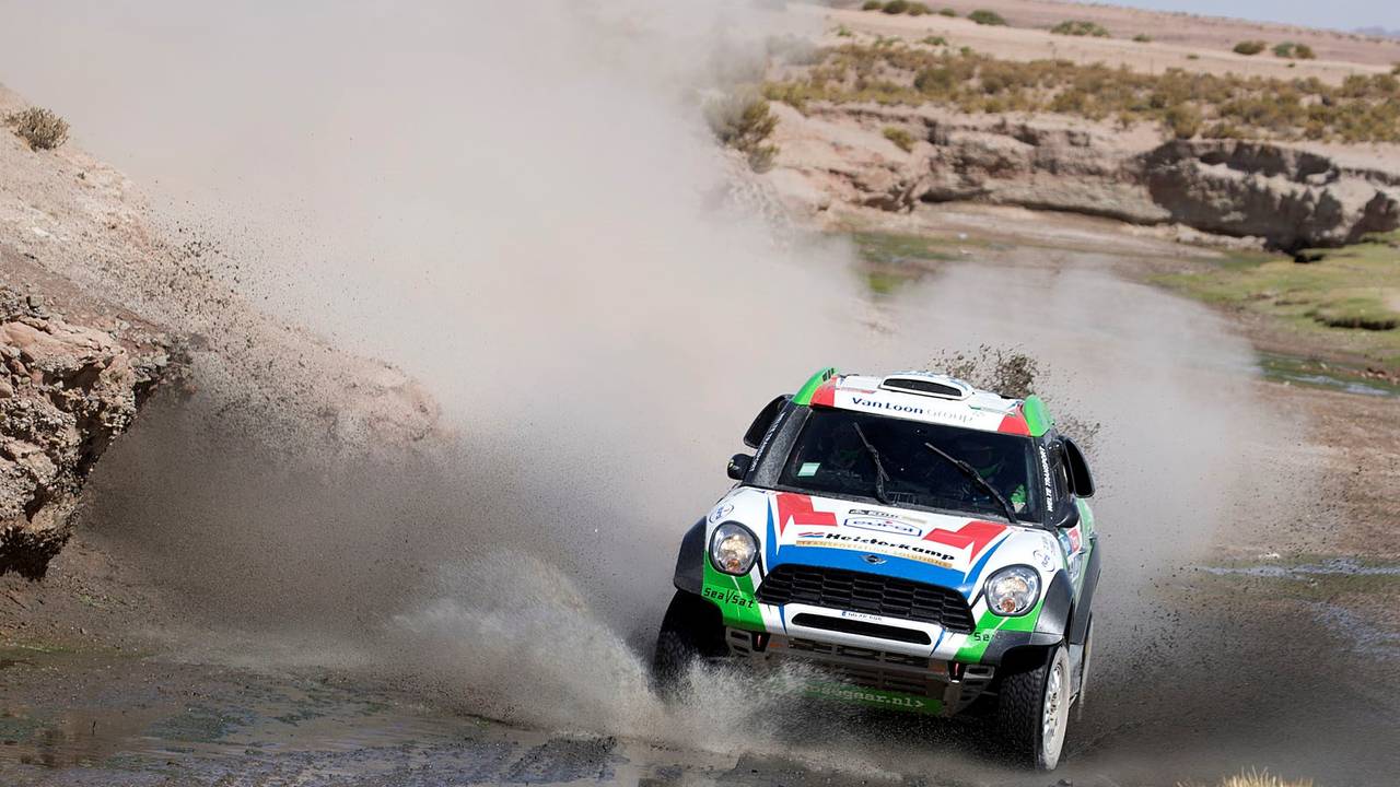 Rallyrijder Erik van Loon rijdt Dakar Rally 2017 'gewoon' in zijn Mini en met Rosegaar als ...