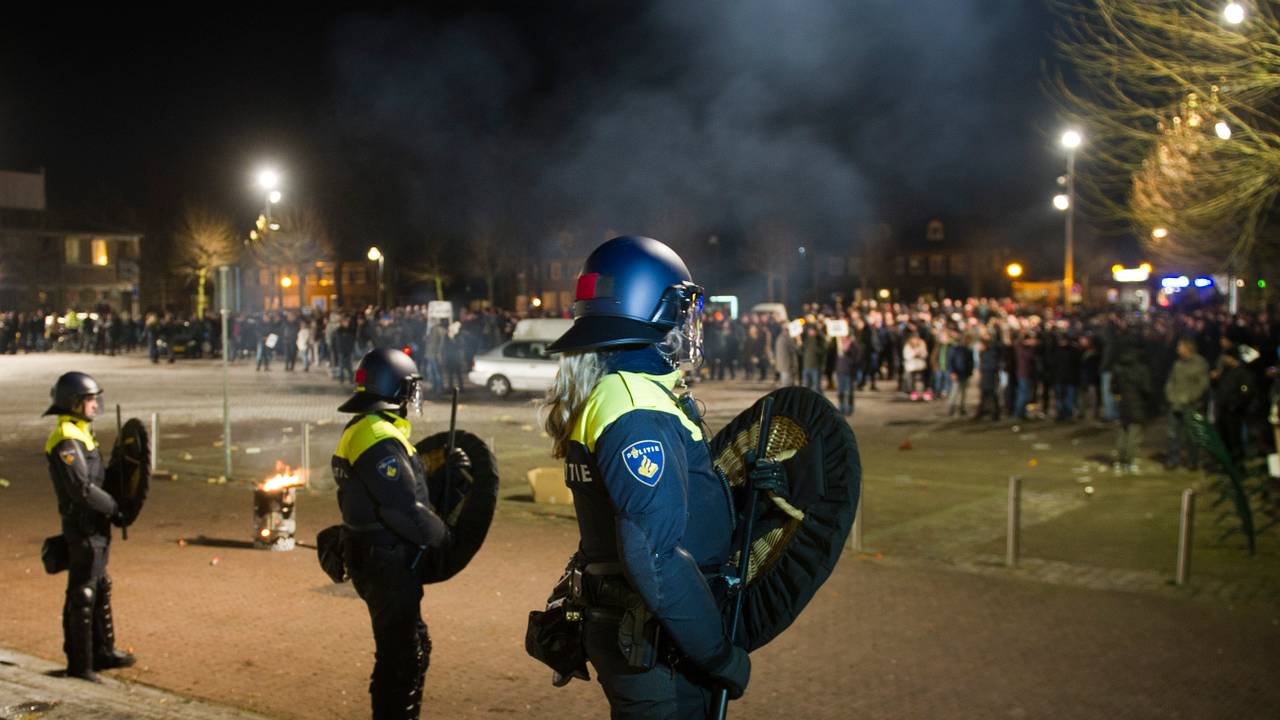 Escaleren azc-protest Heesch 'weerzinwekkend en onacceptabel' volgens ...