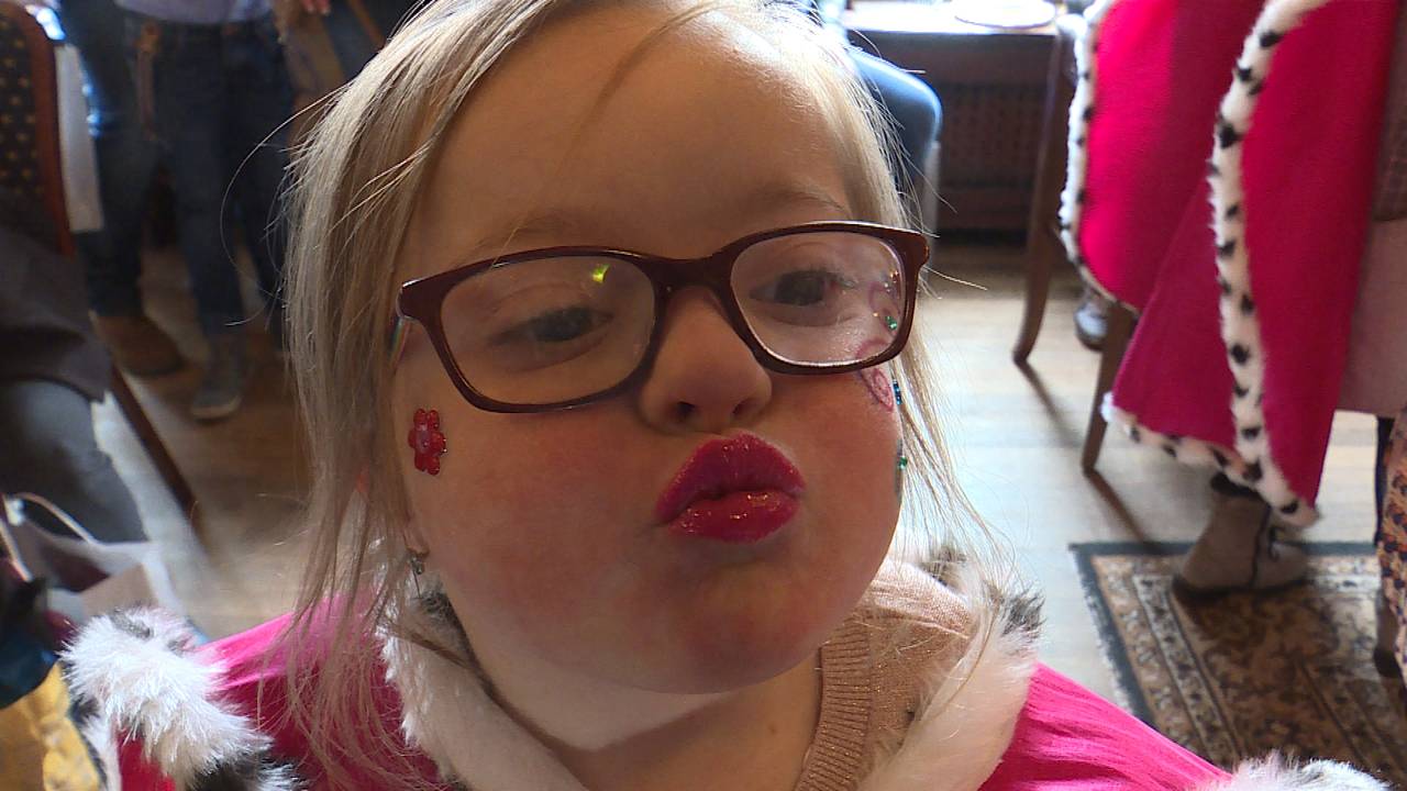 Downie Cindy is zo blij als een prinses met haar makeover: 'Wauw ...