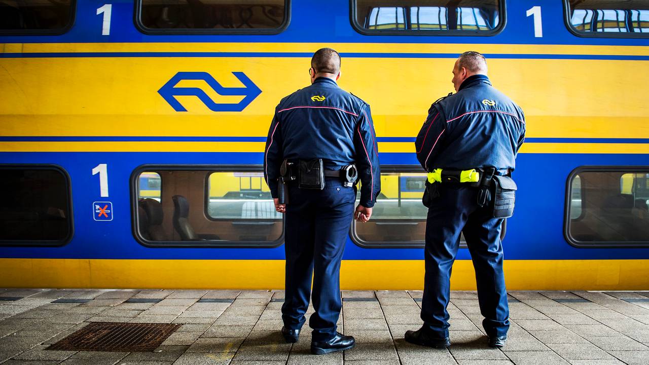 Zwartrijder is het niet eens met boete en mishandelt NS-medewerkers ...